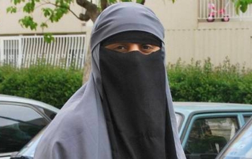 France : Une femme portant le niqab candidate pour les présidentielles