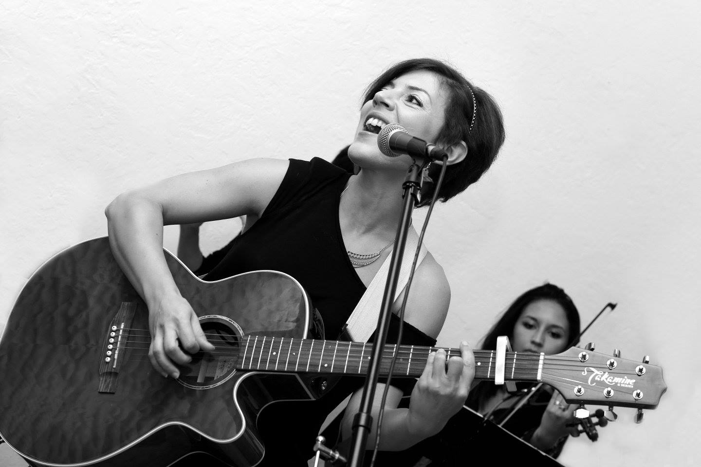 La chanteuse franco-marocaine Farah Rigal en tournée au Maghreb et au ...