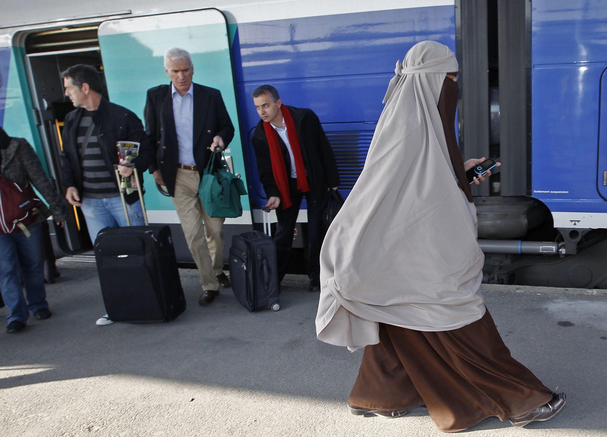 Pays-Bas : L'interdiction de la burqa dans les espaces publics entre en ...