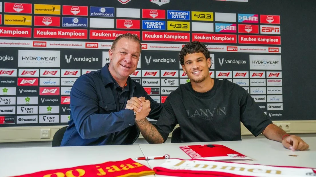 Football : Le jeune international marocain Juliën Mesbahi rejoint le FC ...